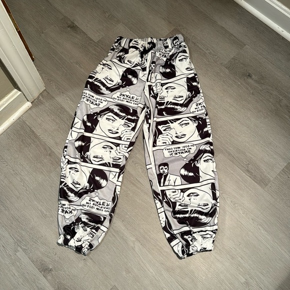 ROMWE | Pants & Jumpsuits | Brand New Comic Strip Cargo Pants L | Poshmark
